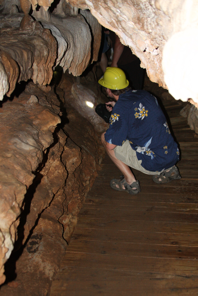 Round Spring and Round Spring Cave