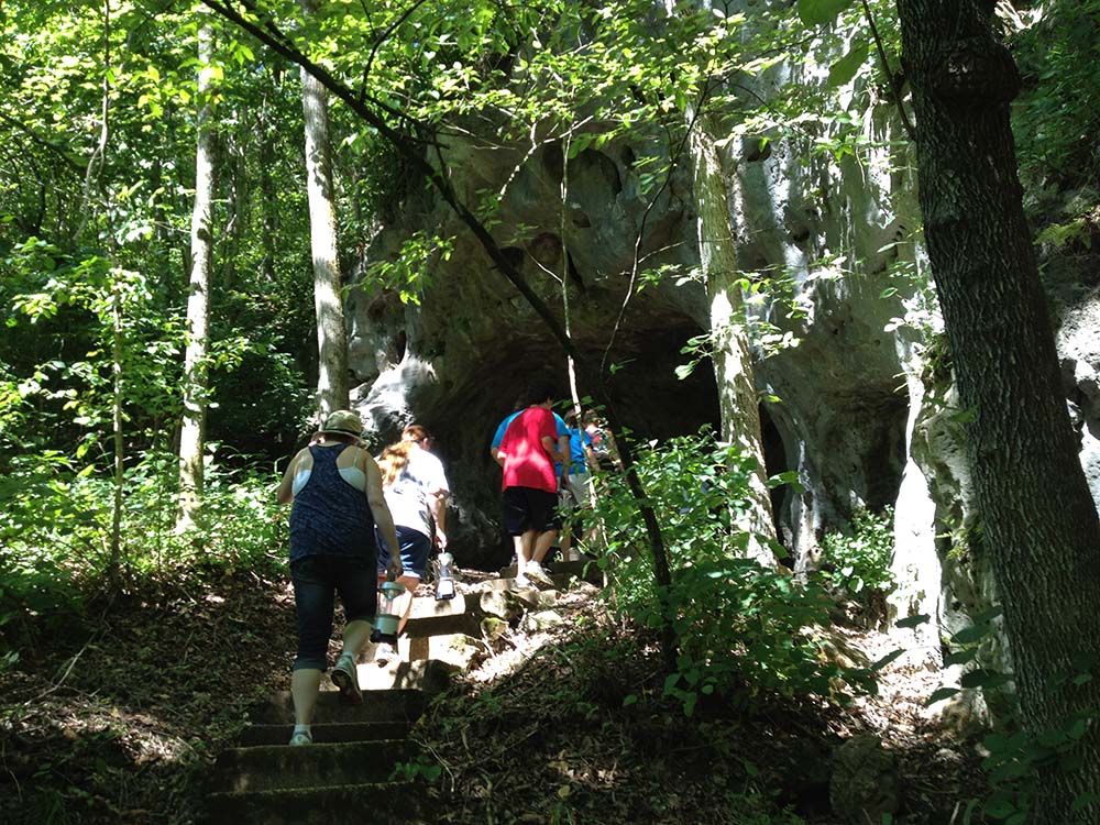 Round Spring and Round Spring Cave
