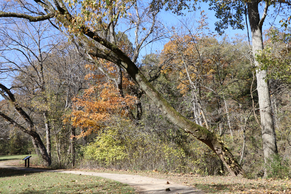 Round Spring and Round Spring Cave