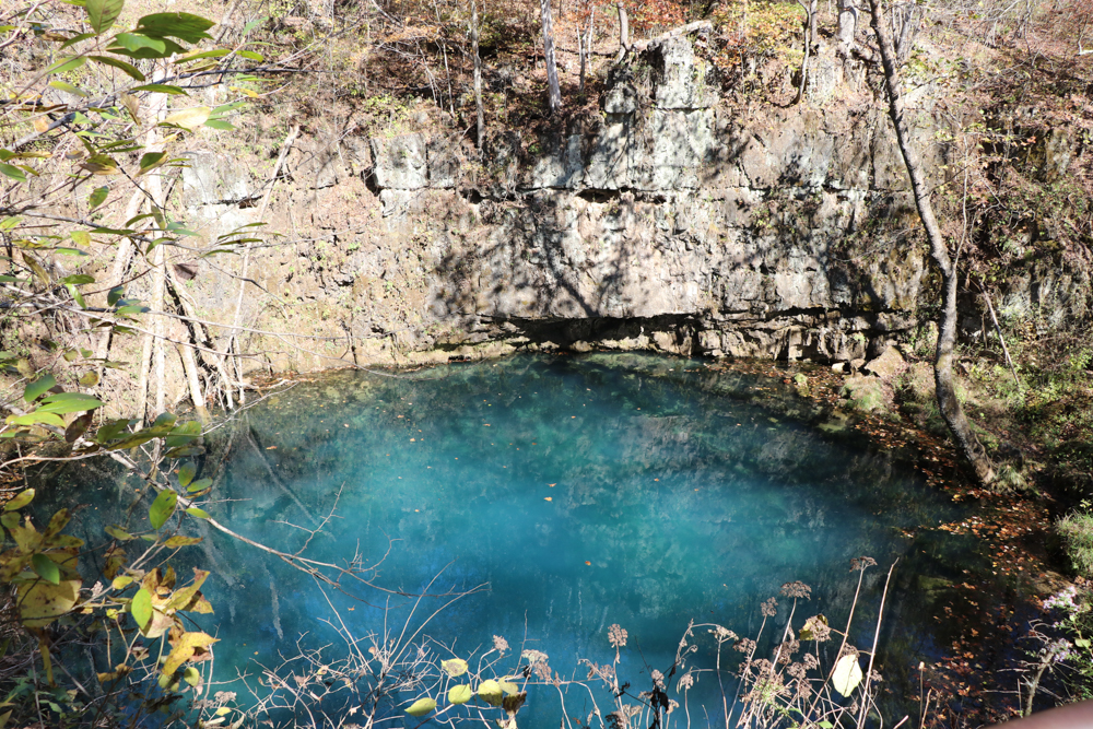 Round Spring and Round Spring Cave