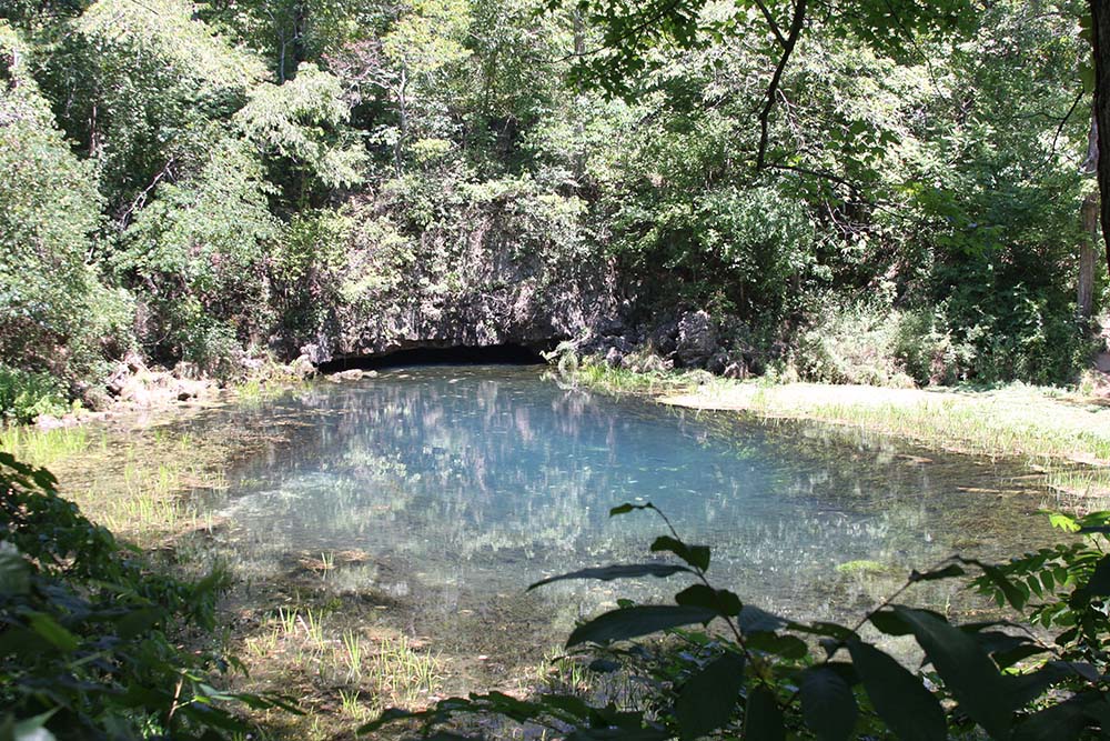 Round Spring and Round Spring Cave